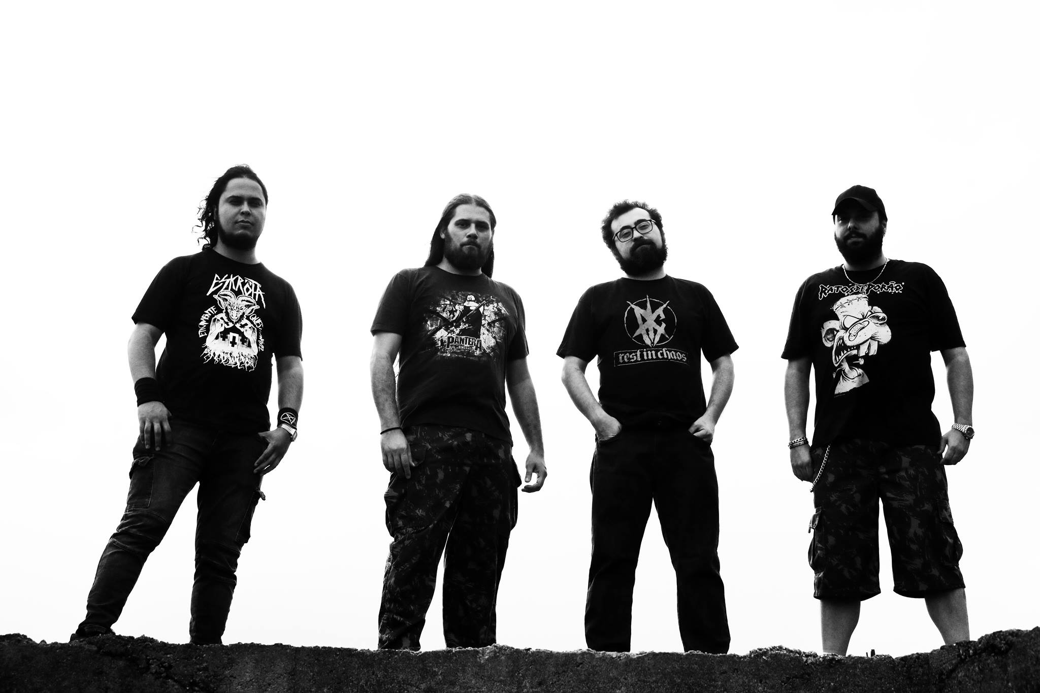 Raging War mostra que tem luz própria em disco de estreia* – Rifferama