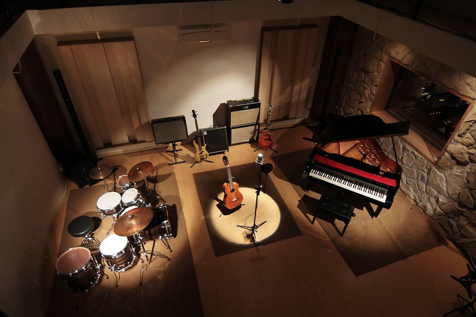 Estúdio Café Maestro cede estrutura para monetizar lives – Rifferama