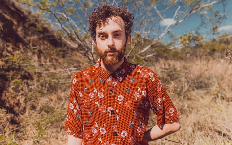 Assini lança terceiro EP e prepara repertório em português – Rifferama