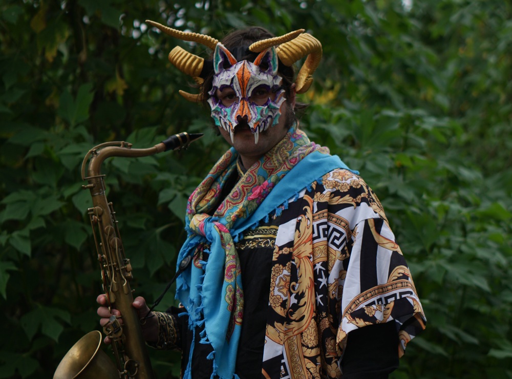 Julian Brzozowski expurga seus monstros com Tutatis Malogro – Rifferama